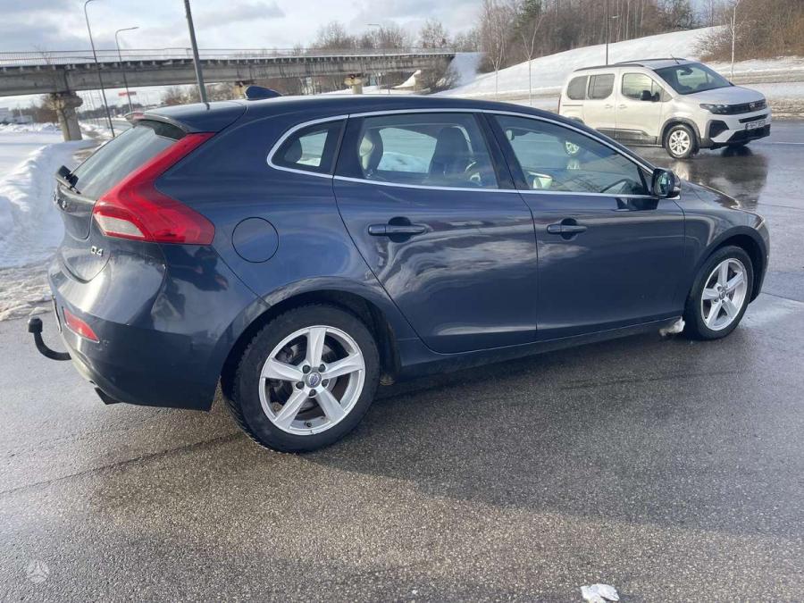 Zils Volvo V40 2014 Kauņa, ar dzinēja tilpumu 2.00 L un nobraukumu 258 tūkst. km par 5950 €, foto 9 vietnē AUTOMOTO.COM.LV