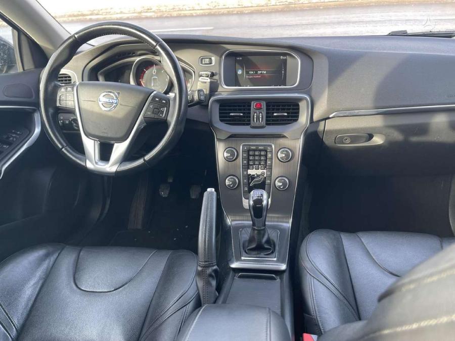 Zils Volvo V40 2014 Kauņa, ar dzinēja tilpumu 2.00 L un nobraukumu 258 tūkst. km par 5950 €, foto 28 vietnē AUTOMOTO.COM.LV