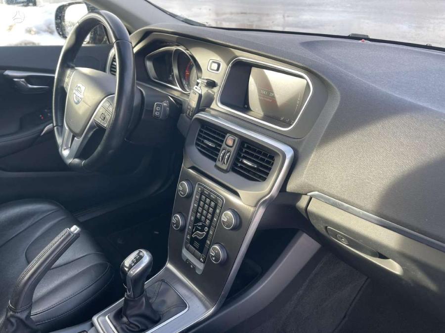 Zils Volvo V40 2014 Kauņa, ar dzinēja tilpumu 2.00 L un nobraukumu 258 tūkst. km par 5950 €, foto 32 vietnē AUTOMOTO.COM.LV