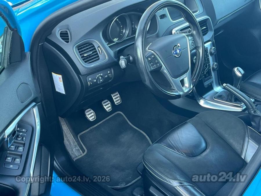 Синий Вольво В40 2014 в Пайде, объемом двигателя 1.60 л и пробегом 275 тыс. км за 7190 €, фото 10 на AUTOMOTO.COM.LV