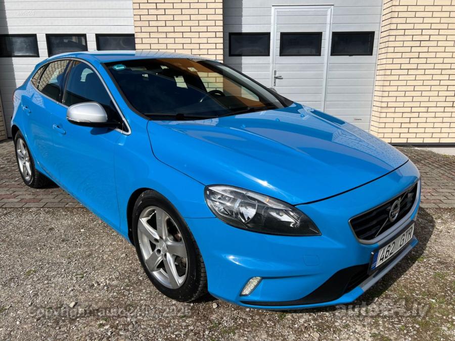 Blue Volvo V40 2014 in Paide, with an engine capacity of 1.60 L and mileage of 280 thousand km for 7250 €, photo 1 on AUTOMOTO.COM.LV