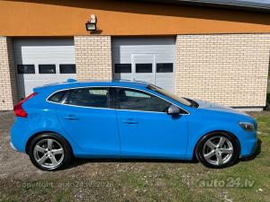 Blue Volvo V40 2014 in Paide, with an engine capacity of 1.60 L and mileage of 280 thousand km for 7250 €, photo 4 on AUTOMOTO.COM.LV