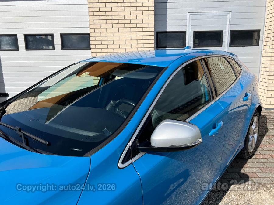 Blue Volvo V40 2014 in Paide, with an engine capacity of 1.60 L and mileage of 280 thousand km for 7250 €, photo 7 on AUTOMOTO.COM.LV