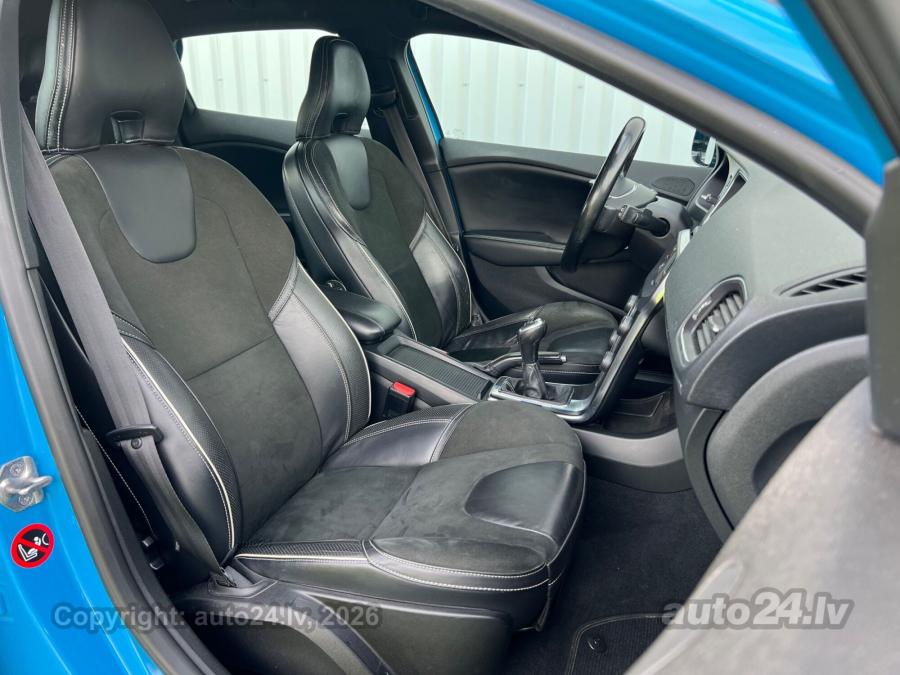 Blue Volvo V40 2014 in Paide, with an engine capacity of 1.60 L and mileage of 280 thousand km for 7250 €, photo 15 on AUTOMOTO.COM.LV