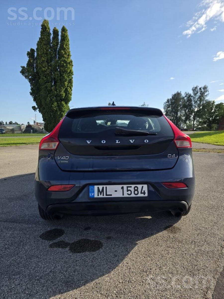 Zils Volvo V40 2014 Rīga, ar dzinēja tilpumu 2.00 L un nobraukumu 385 tūkst. km par 4500 €, foto 3 vietnē AUTOMOTO.COM.LV