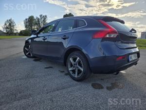 Zils Volvo V40 2014 Rīga, ar dzinēja tilpumu 2.00 L un nobraukumu 385 tūkst. km par 4500 €, foto 4 vietnē AUTOMOTO.COM.LV