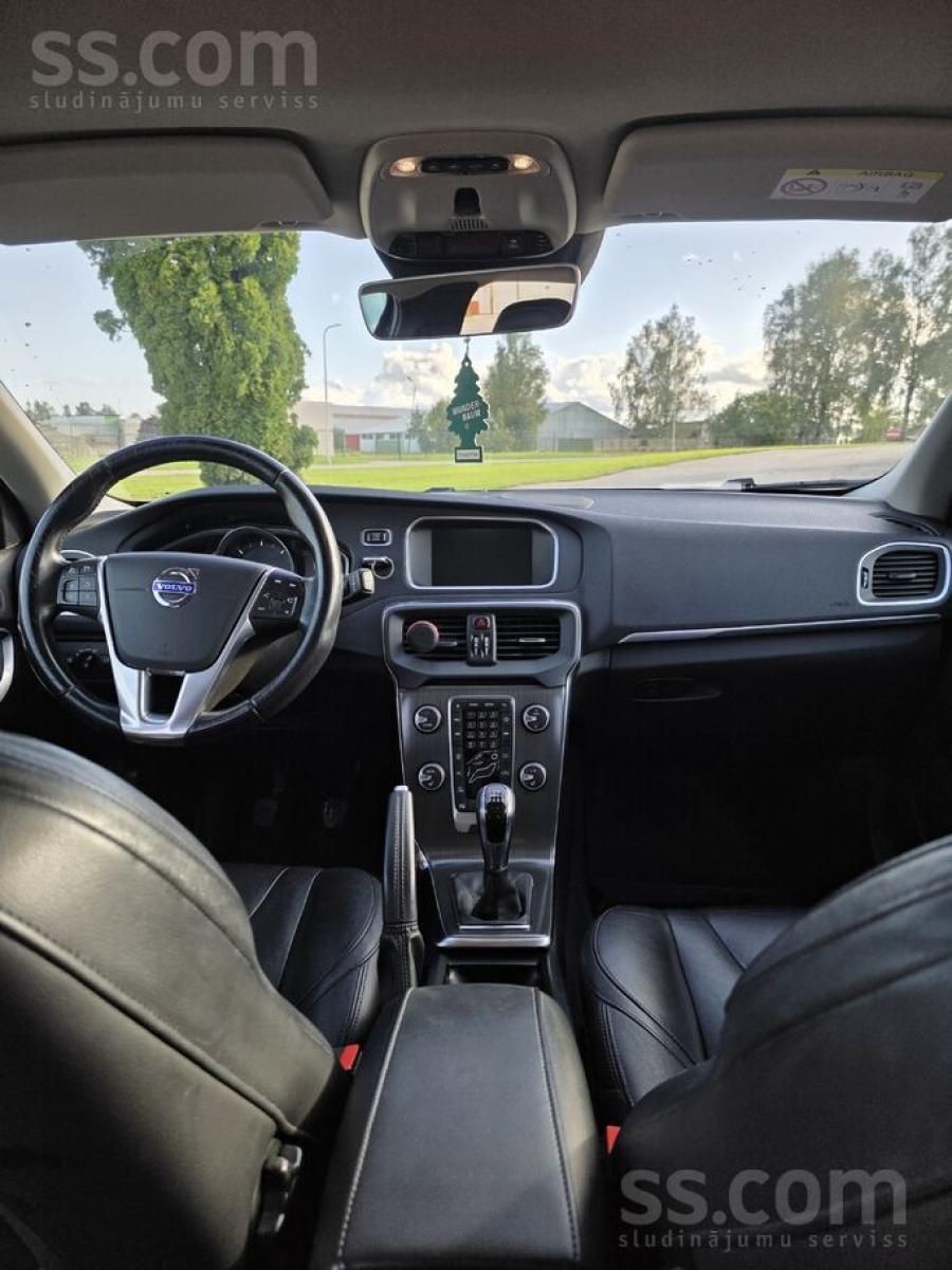Zils Volvo V40 2014 Rīga, ar dzinēja tilpumu 2.00 L un nobraukumu 385 tūkst. km par 4500 €, foto 8 vietnē AUTOMOTO.COM.LV