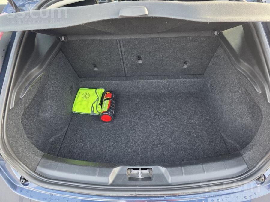 Zils Volvo V40 2014 Rīga, ar dzinēja tilpumu 2.00 L un nobraukumu 385 tūkst. km par 4500 €, foto 11 vietnē AUTOMOTO.COM.LV
