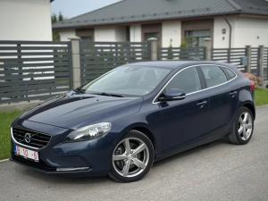 Zils Volvo V40 2014 Jelgava, ar dzinēja tilpumu 2.00 L un nobraukumu 245 tūkst. km par 6200 €, foto  vietnē AUTOMOTO.COM.LV