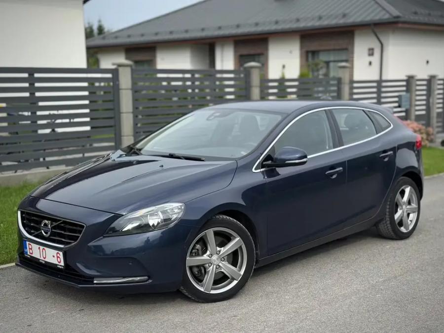 Blue Volvo V40 2014 in Jelgava, with an engine capacity of 2.00 L and mileage of 245 thousand km for 6200 €, photo 1 on AUTOMOTO.COM.LV