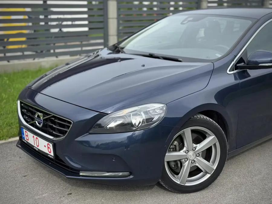 Blue Volvo V40 2014 in Jelgava, with an engine capacity of 2.00 L and mileage of 245 thousand km for 6200 €, photo 3 on AUTOMOTO.COM.LV