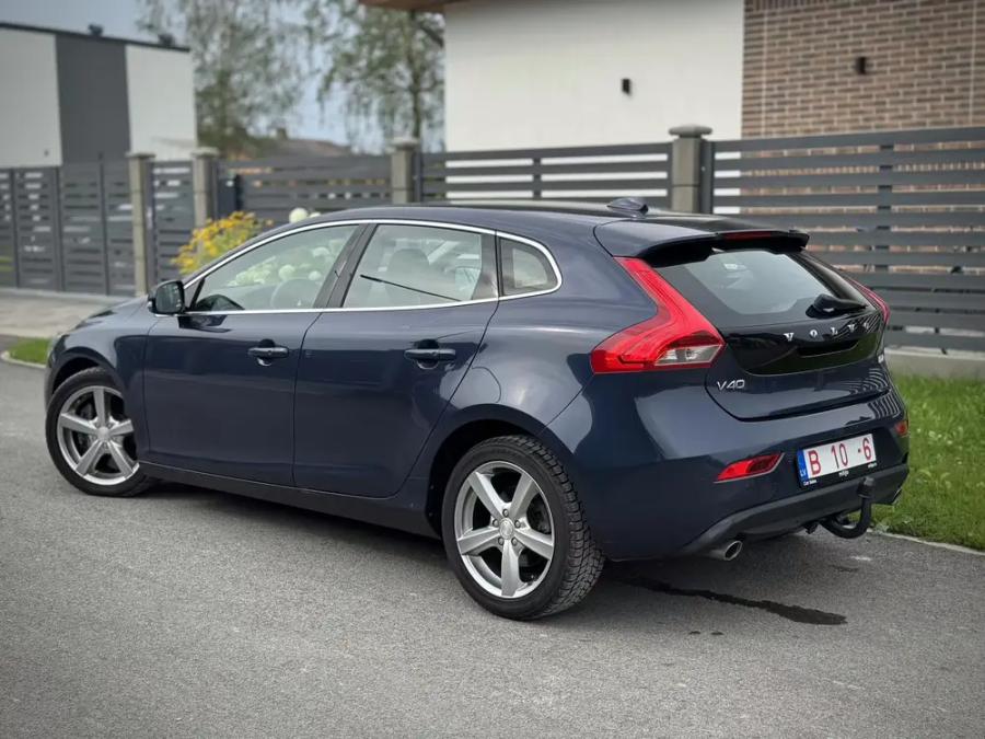 Blue Volvo V40 2014 in Jelgava, with an engine capacity of 2.00 L and mileage of 245 thousand km for 6200 €, photo 4 on AUTOMOTO.COM.LV