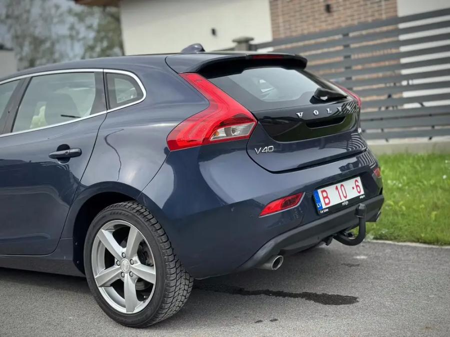 Blue Volvo V40 2014 in Jelgava, with an engine capacity of 2.00 L and mileage of 245 thousand km for 6200 €, photo 5 on AUTOMOTO.COM.LV