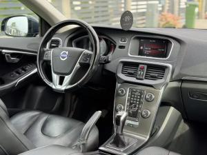 Blue Volvo V40 2014 in Jelgava, with an engine capacity of 2.00 L and mileage of 245 thousand km for 6200 €, photo 14 on AUTOMOTO.COM.LV