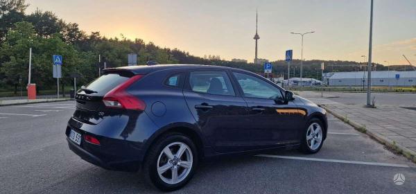 Blue Volvo V40 2014 in Vilnius, with an engine capacity of 1.56 L and mileage of 214 thousand km for 5200 €, photo 1 on AUTOMOTO.COM.LV