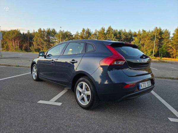 Blue Volvo V40 2014 in Vilnius, with an engine capacity of 1.56 L and mileage of 214 thousand km for 5200 €, photo 2 on AUTOMOTO.COM.LV