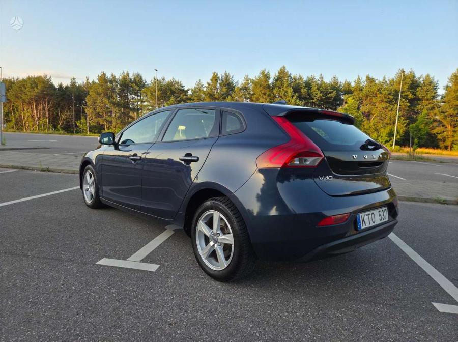 Blue Volvo V40 2014 in Vilnius, with an engine capacity of 1.56 L and mileage of 214 thousand km for 5200 €, photo 3 on AUTOMOTO.COM.LV