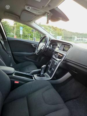 Blue Volvo V40 2014 in Vilnius, with an engine capacity of 1.56 L and mileage of 214 thousand km for 5200 €, photo 5 on AUTOMOTO.COM.LV