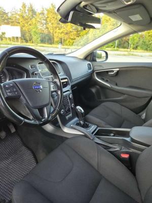 Blue Volvo V40 2014 in Vilnius, with an engine capacity of 1.56 L and mileage of 214 thousand km for 5200 €, photo 6 on AUTOMOTO.COM.LV