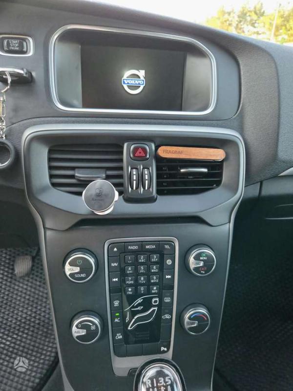 Blue Volvo V40 2014 in Vilnius, with an engine capacity of 1.56 L and mileage of 214 thousand km for 5200 €, photo 6 on AUTOMOTO.COM.LV