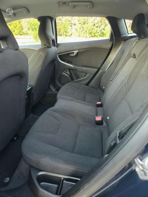 Blue Volvo V40 2014 in Vilnius, with an engine capacity of 1.56 L and mileage of 214 thousand km for 5200 €, photo 8 on AUTOMOTO.COM.LV