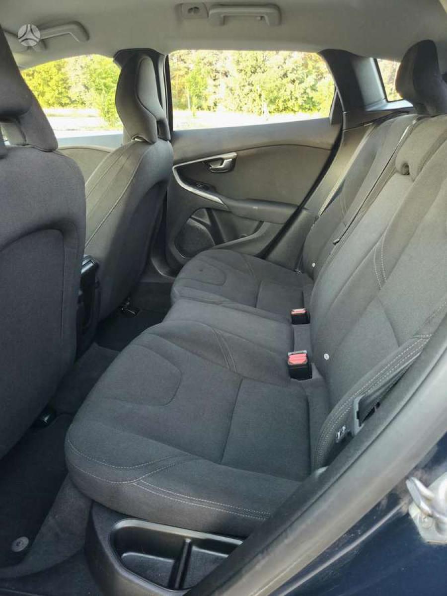 Blue Volvo V40 2014 in Vilnius, with an engine capacity of 1.56 L and mileage of 214 thousand km for 5200 €, photo 9 on AUTOMOTO.COM.LV