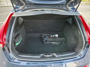 Blue Volvo V40 2014 in Vilnius, with an engine capacity of 1.56 L and mileage of 214 thousand km for 5200 €, photo 10 on AUTOMOTO.COM.LV