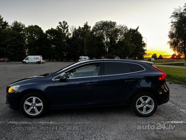 Blue Volvo V40 2014 in Tallinn, with an engine capacity of 2.00 L and mileage of 266 thousand km for 7799 €, photo 2 on AUTOMOTO.COM.LV