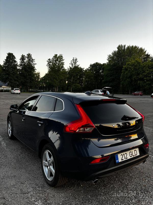 Blue Volvo V40 2014 in Tallinn, with an engine capacity of 2.00 L and mileage of 266 thousand km for 7799 €, photo 3 on AUTOMOTO.COM.LV
