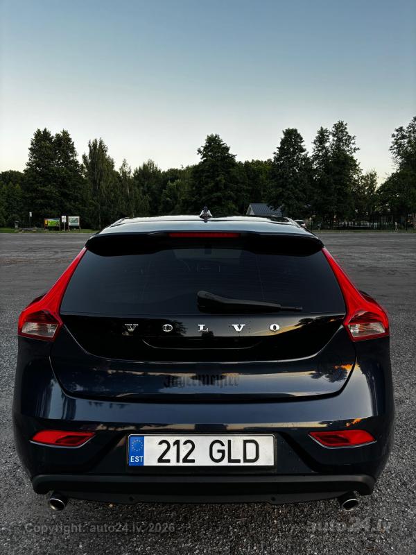 Blue Volvo V40 2014 in Tallinn, with an engine capacity of 2.00 L and mileage of 266 thousand km for 7799 €, photo 4 on AUTOMOTO.COM.LV