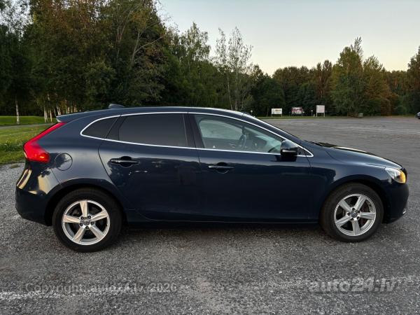 Blue Volvo V40 2014 in Tallinn, with an engine capacity of 2.00 L and mileage of 266 thousand km for 7799 €, photo 7 on AUTOMOTO.COM.LV