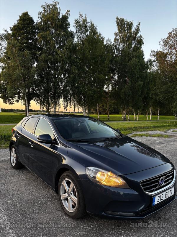 Blue Volvo V40 2014 in Tallinn, with an engine capacity of 2.00 L and mileage of 266 thousand km for 7799 €, photo 8 on AUTOMOTO.COM.LV