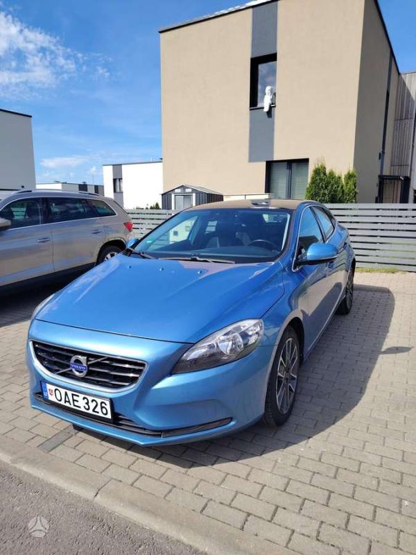 Синий Вольво В40 2014 в Вильнюс, объемом двигателя 1.97 л и пробегом 276 тыс. км за 6200 €, фото 3 на AUTOMOTO.COM.LV