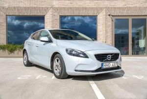 Blue Volvo V40 2014 in Vilnius, with an engine capacity of 1.97 L and mileage of 235 thousand km for 9250 €, photo 1 on AUTOMOTO.COM.LV