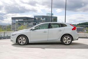Blue Volvo V40 2014 in Vilnius, with an engine capacity of 1.97 L and mileage of 235 thousand km for 9250 €, photo 5 on AUTOMOTO.COM.LV