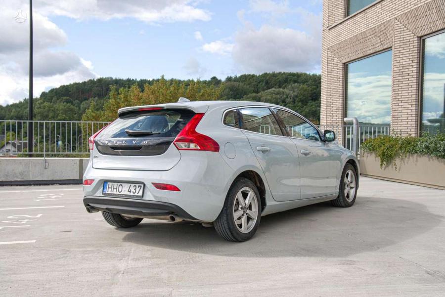 Blue Volvo V40 2014 in Vilnius, with an engine capacity of 1.97 L and mileage of 235 thousand km for 9250 €, photo 7 on AUTOMOTO.COM.LV