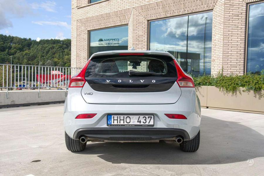 Blue Volvo V40 2014 in Vilnius, with an engine capacity of 1.97 L and mileage of 235 thousand km for 9250 €, photo 8 on AUTOMOTO.COM.LV