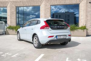 Blue Volvo V40 2014 in Vilnius, with an engine capacity of 1.97 L and mileage of 235 thousand km for 9250 €, photo 9 on AUTOMOTO.COM.LV