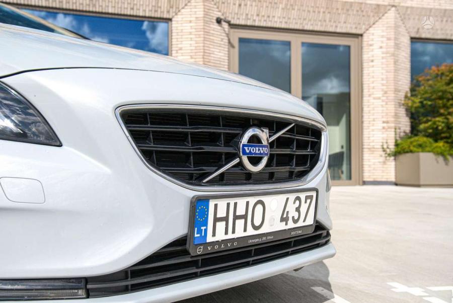 Blue Volvo V40 2014 in Vilnius, with an engine capacity of 1.97 L and mileage of 235 thousand km for 9250 €, photo 10 on AUTOMOTO.COM.LV