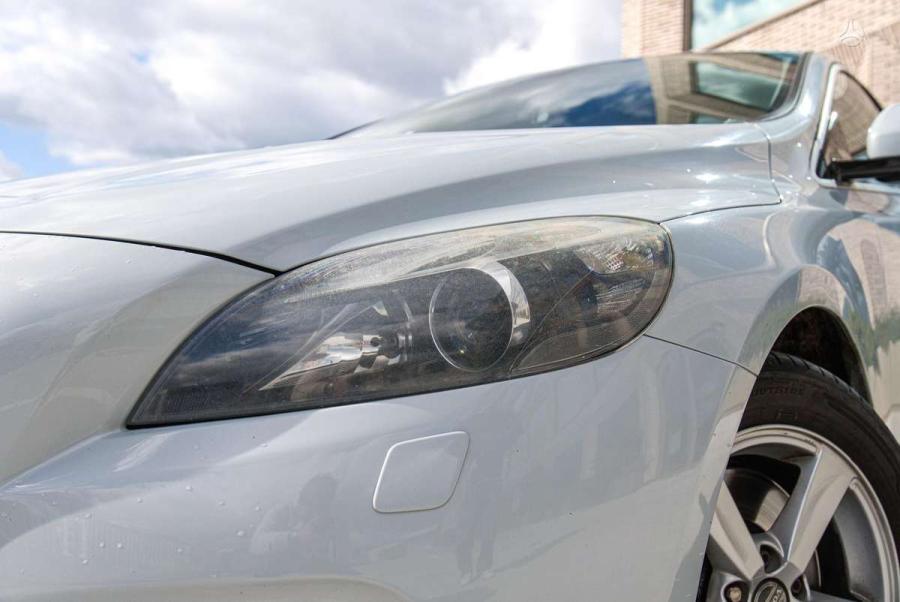 Blue Volvo V40 2014 in Vilnius, with an engine capacity of 1.97 L and mileage of 235 thousand km for 9250 €, photo 13 on AUTOMOTO.COM.LV