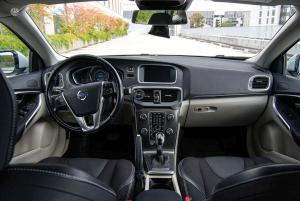 Blue Volvo V40 2014 in Vilnius, with an engine capacity of 1.97 L and mileage of 235 thousand km for 9250 €, photo 20 on AUTOMOTO.COM.LV