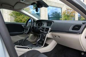 Blue Volvo V40 2014 in Vilnius, with an engine capacity of 1.97 L and mileage of 235 thousand km for 9250 €, photo 22 on AUTOMOTO.COM.LV