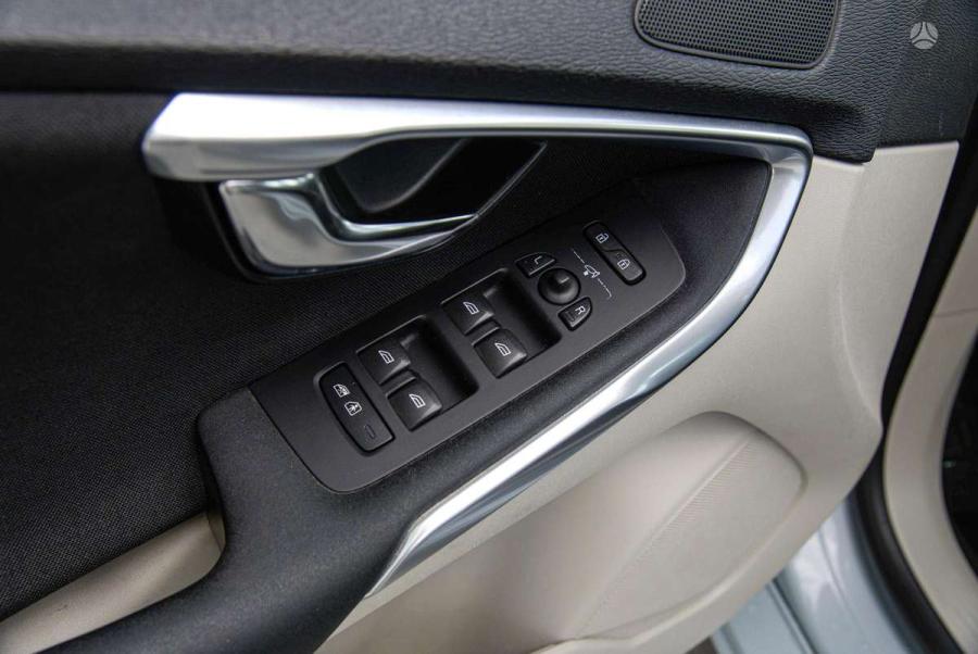 Blue Volvo V40 2014 in Vilnius, with an engine capacity of 1.97 L and mileage of 235 thousand km for 9250 €, photo 28 on AUTOMOTO.COM.LV