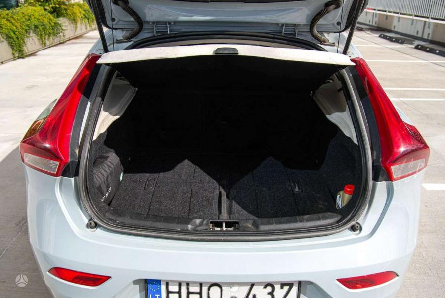 Blue Volvo V40 2014 in Vilnius, with an engine capacity of 1.97 L and mileage of 235 thousand km for 9250 €, photo 30 on AUTOMOTO.COM.LV