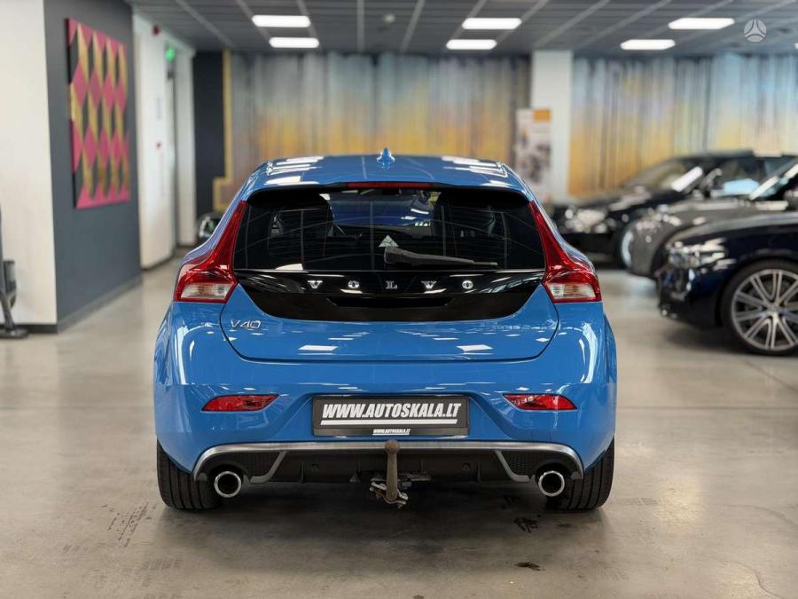 Blue Volvo V40 2014 in Klaipeda, with an engine capacity of 1.97 L and mileage of 275 thousand km for 7900 €, photo 3 on AUTOMOTO.COM.LV