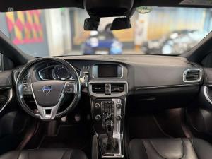 Blue Volvo V40 2014 in Klaipeda, with an engine capacity of 1.97 L and mileage of 275 thousand km for 7900 €, photo 4 on AUTOMOTO.COM.LV