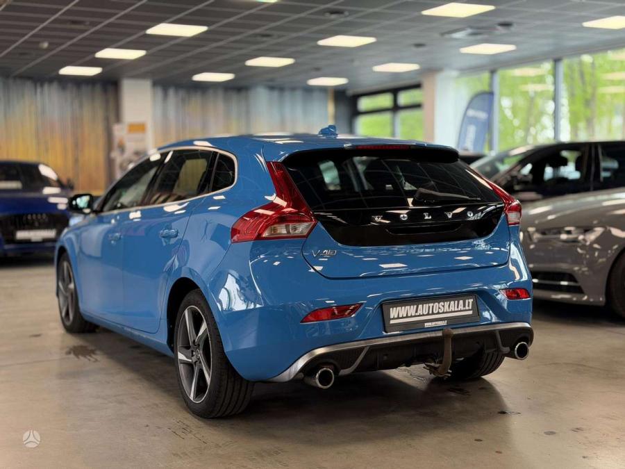 Blue Volvo V40 2014 in Klaipeda, with an engine capacity of 1.97 L and mileage of 275 thousand km for 7900 €, photo 5 on AUTOMOTO.COM.LV