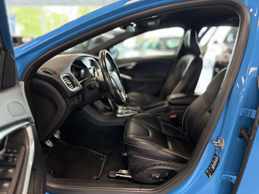 Blue Volvo V40 2014 in Klaipeda, with an engine capacity of 1.97 L and mileage of 275 thousand km for 7900 €, photo 6 on AUTOMOTO.COM.LV