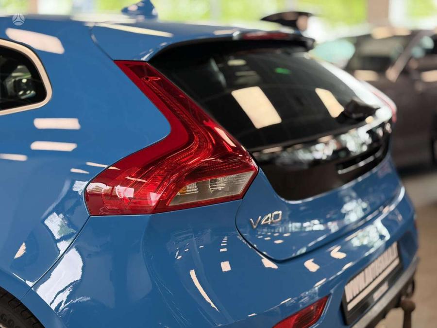 Blue Volvo V40 2014 in Klaipeda, with an engine capacity of 1.97 L and mileage of 275 thousand km for 7900 €, photo 15 on AUTOMOTO.COM.LV