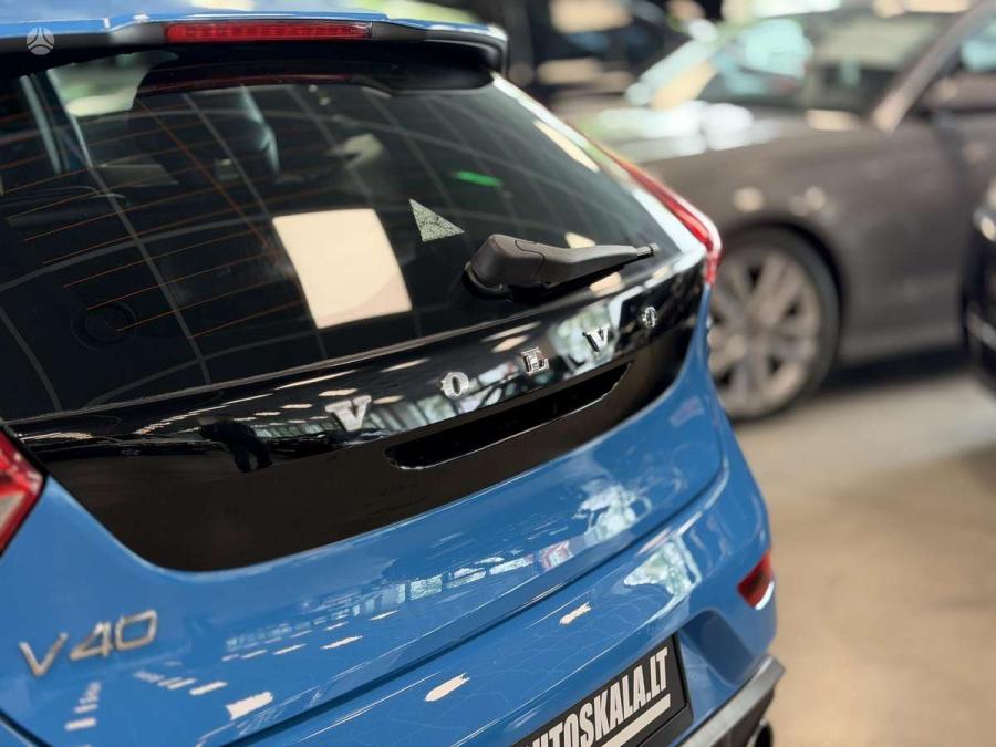 Blue Volvo V40 2014 in Klaipeda, with an engine capacity of 1.97 L and mileage of 275 thousand km for 7900 €, photo 17 on AUTOMOTO.COM.LV